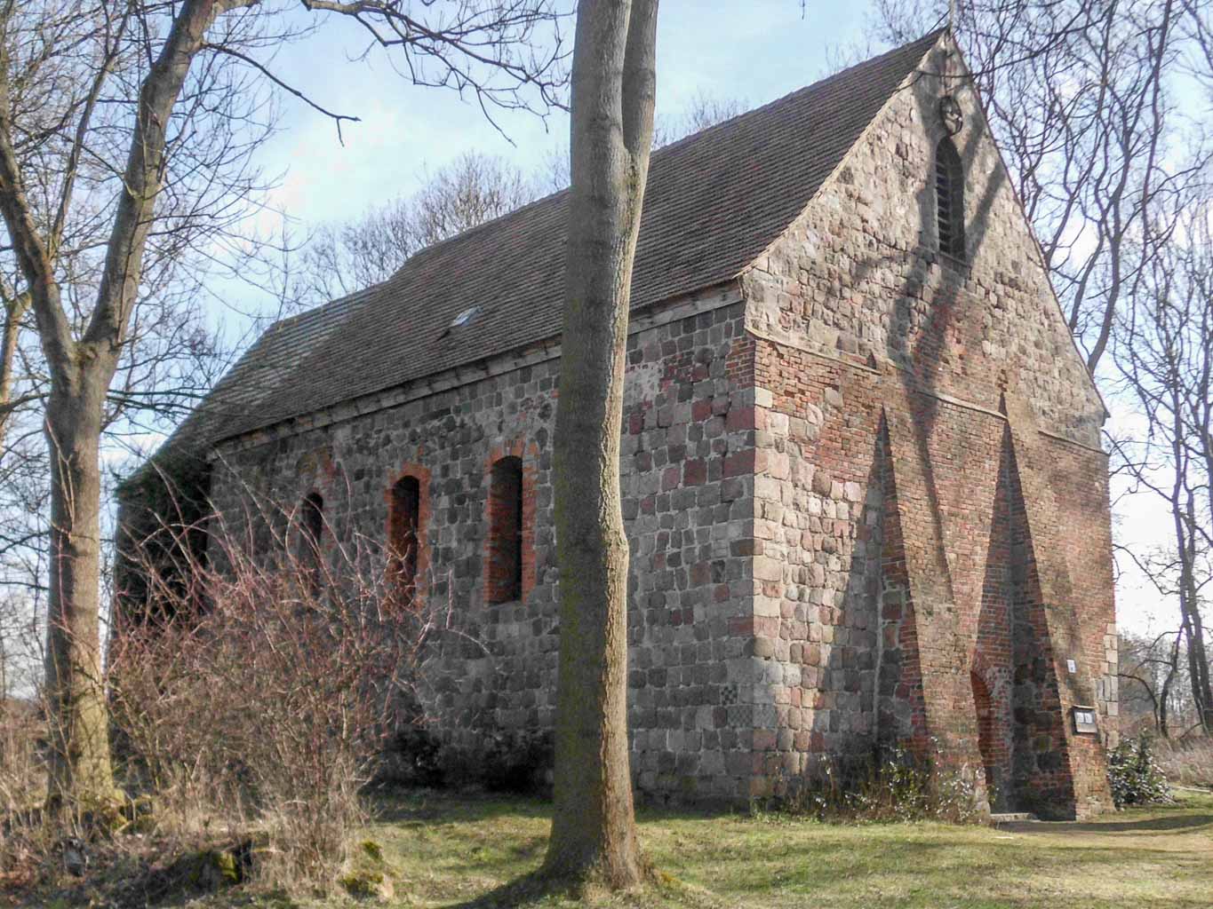 Dorfkirche Grunow - Routen der Romanik in Berlin und Brandenburg