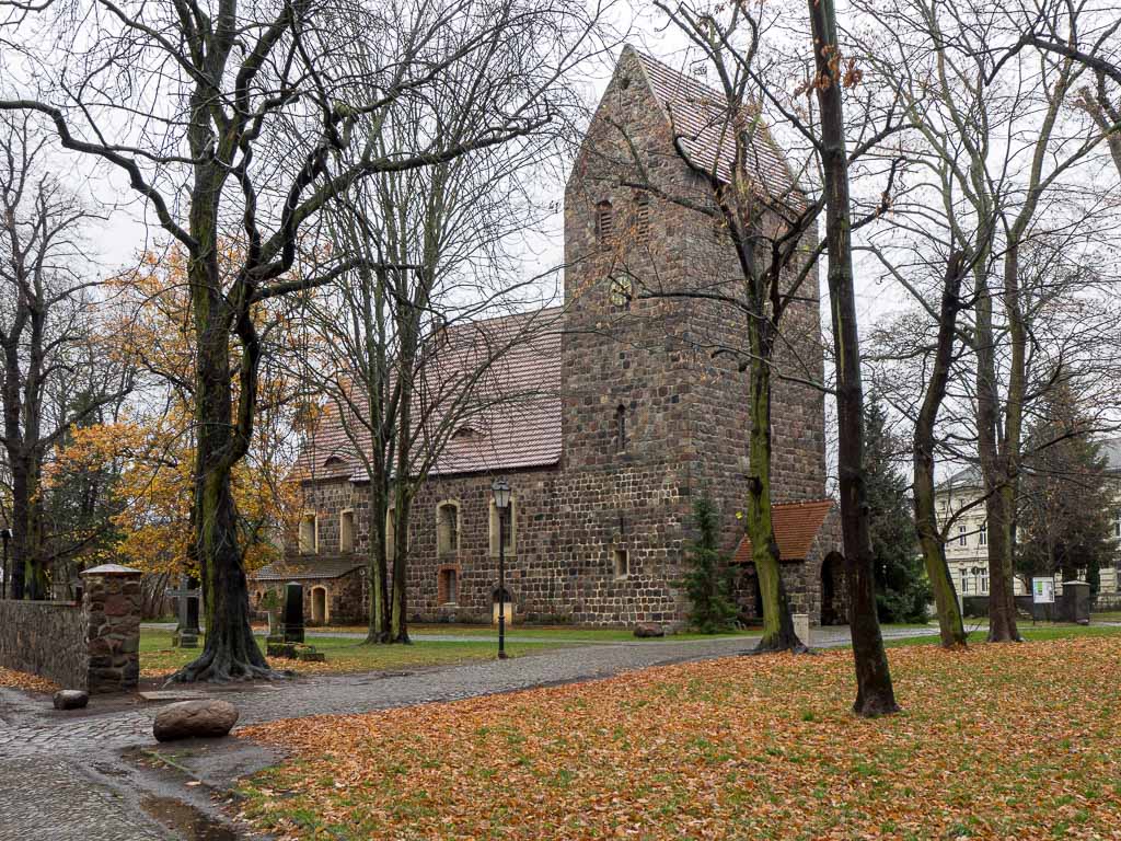 Dorfkirche Marienfelde - Routen der Romanik in Berlin und Brandenburg